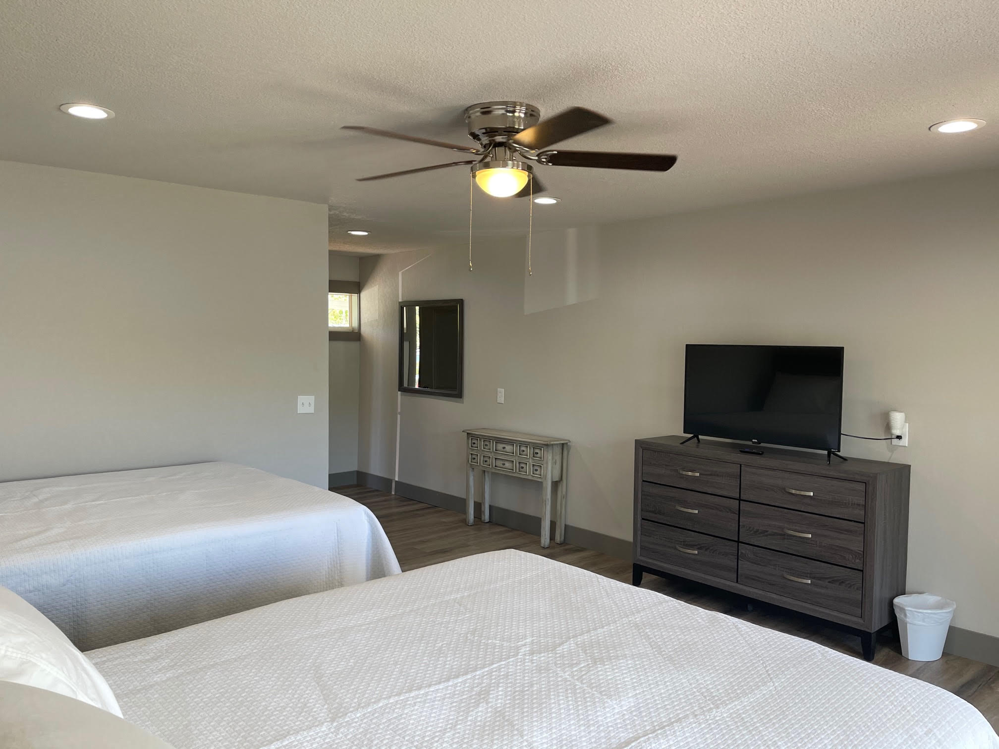 Hotel – Powell Valley Marina